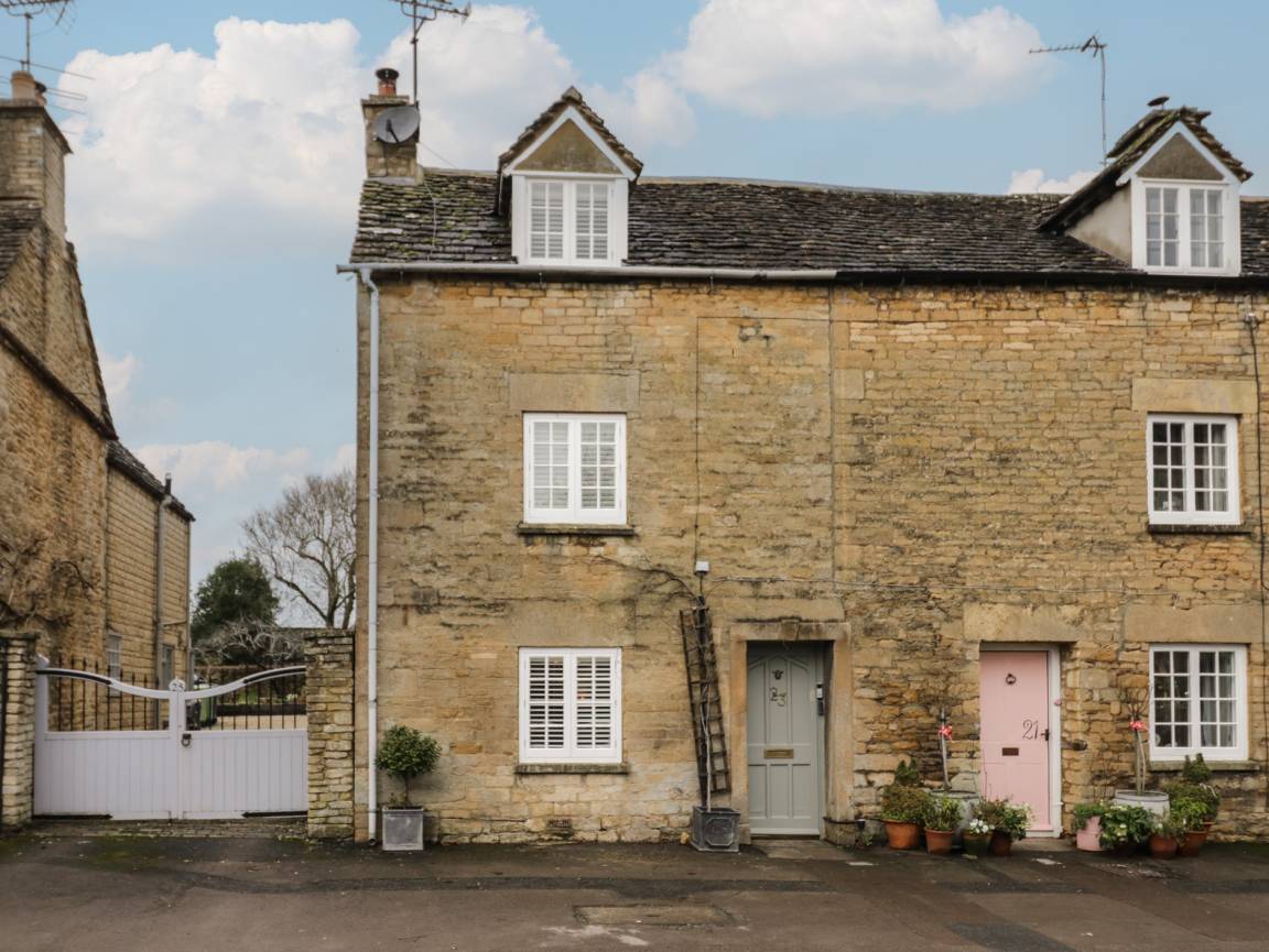 Cottage ∙ 3 Bedrooms ∙ 6 Guests - Tetbury
