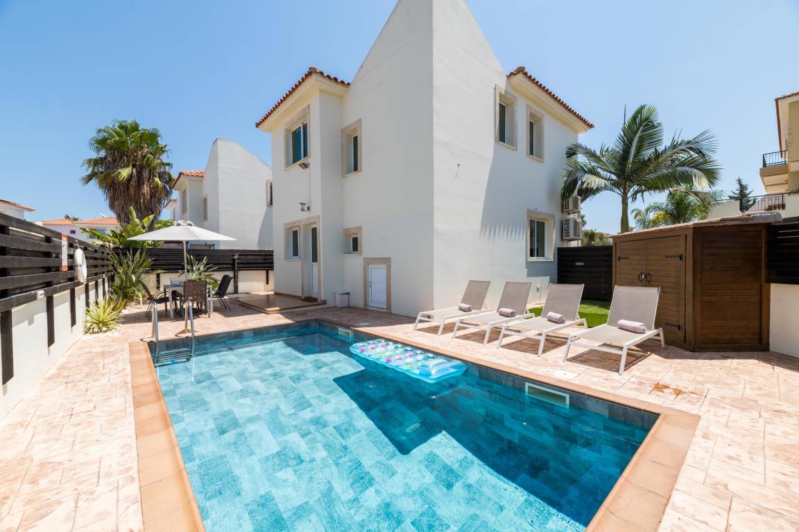 160 M² Villa ∙ 3 Bedrooms ∙ 6 Guests - Ayia Napa