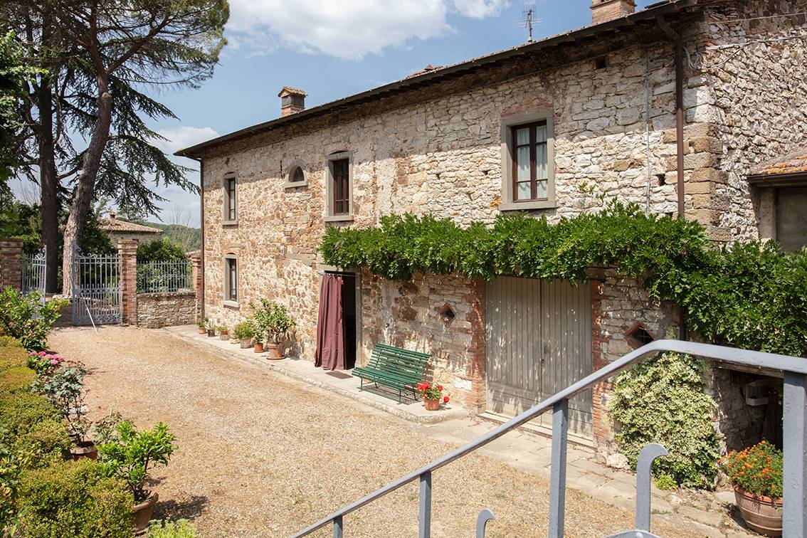 130 M² Villa ∙ 4 Bedrooms ∙ 9 Guests - Radda in Chianti