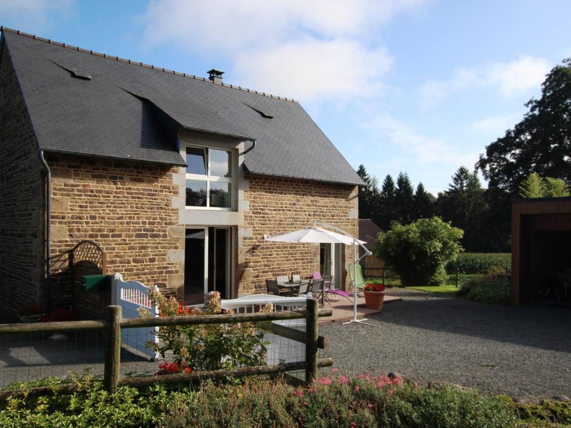 103 M² Cottage ∙ 3 Bedrooms ∙ 6 Guests - Normandy