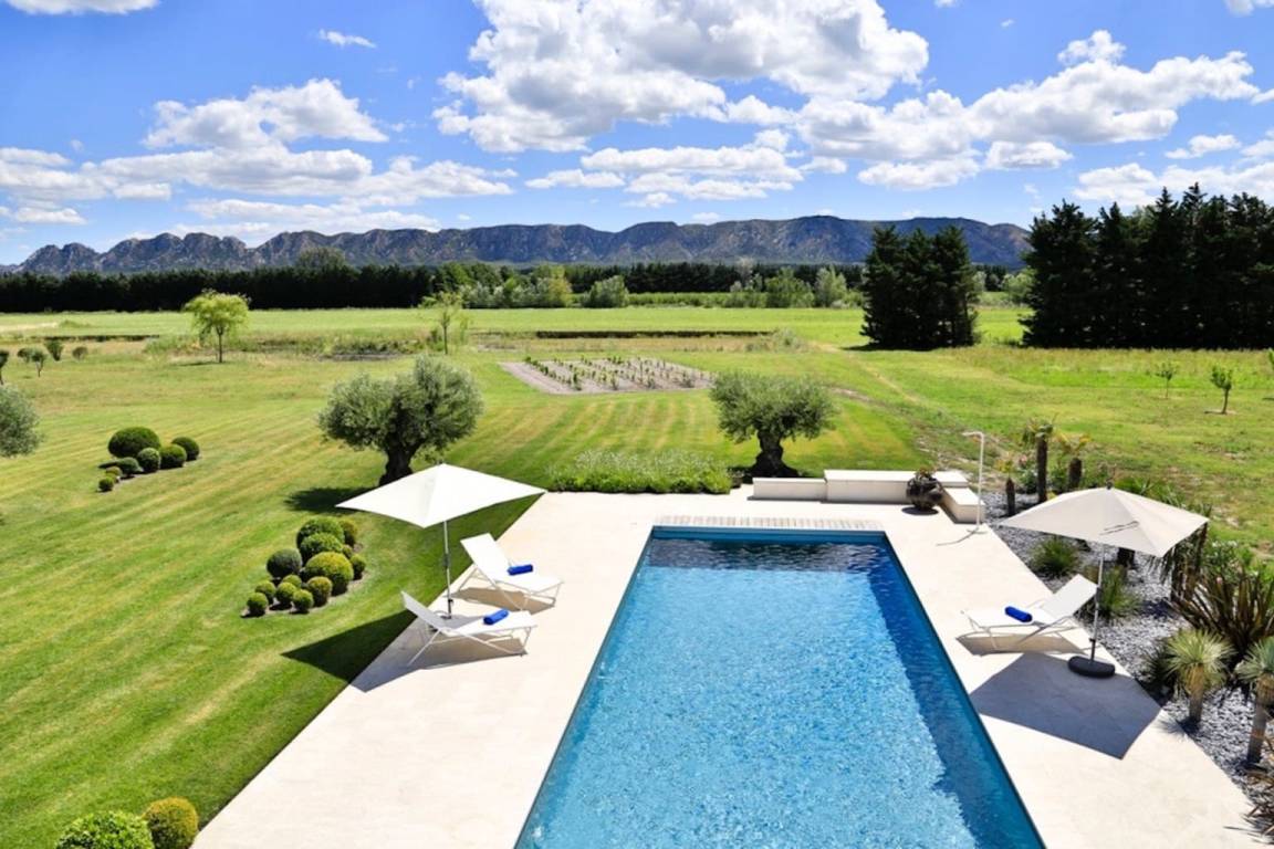 300 M² House ∙ 5 Bedrooms ∙ 14 Guests - Eygalières