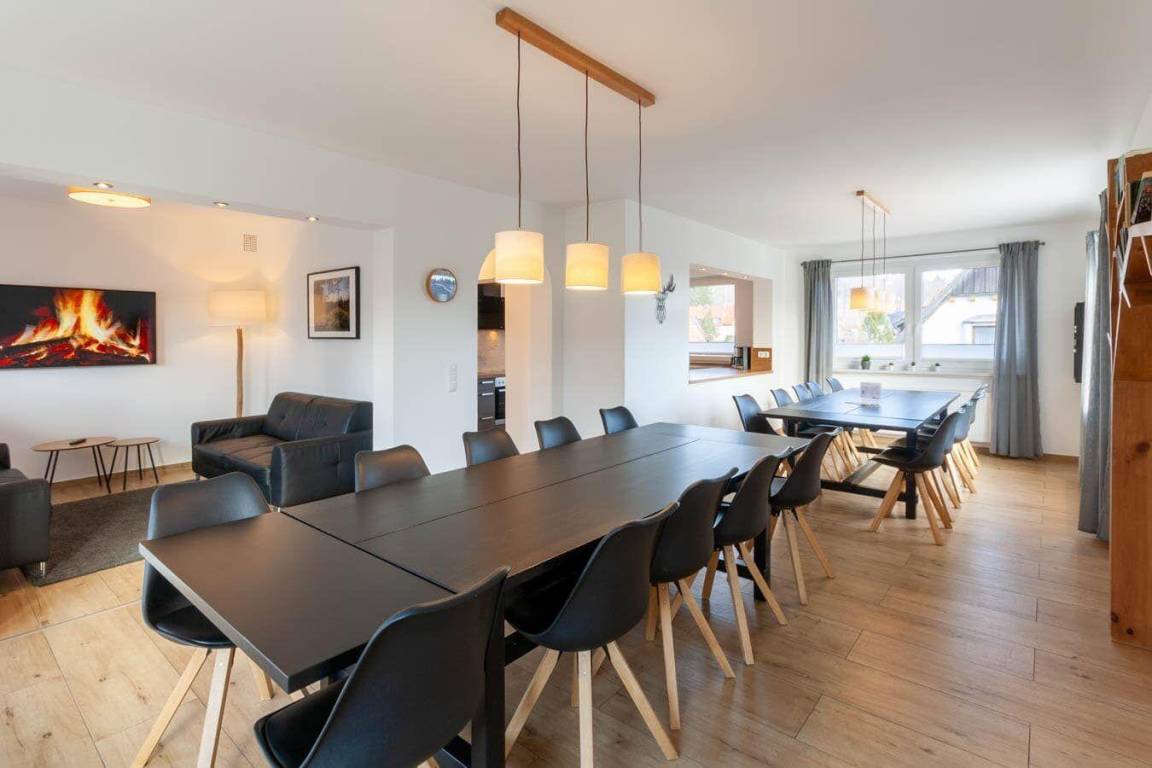 300 M² Ferienhaus ∙ 9 Schlafzimmer ∙ 20 Gäste - Torfhaus