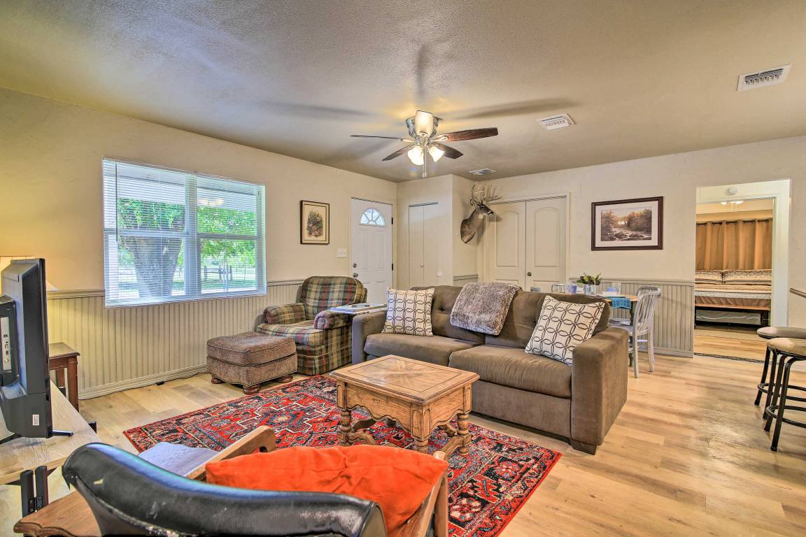 121 M² House ∙ 3 Bedrooms ∙ 6 Guests - Utopia, TX