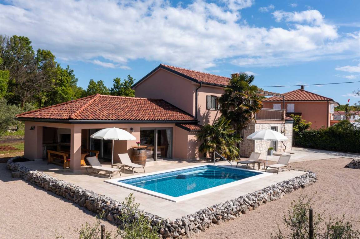 240 M² Villa ∙ 3 Makuuhuonetta ∙ 6 Vierasta - Krk