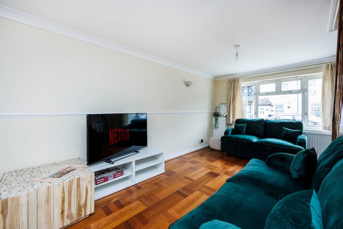 96 M² House ∙ 2 Bedrooms ∙ 5 Guests - Croydon