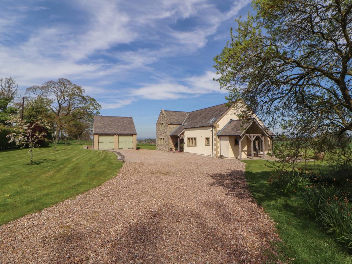 Cottage ∙ 4 Bedrooms ∙ 8 Guests - Carlisle