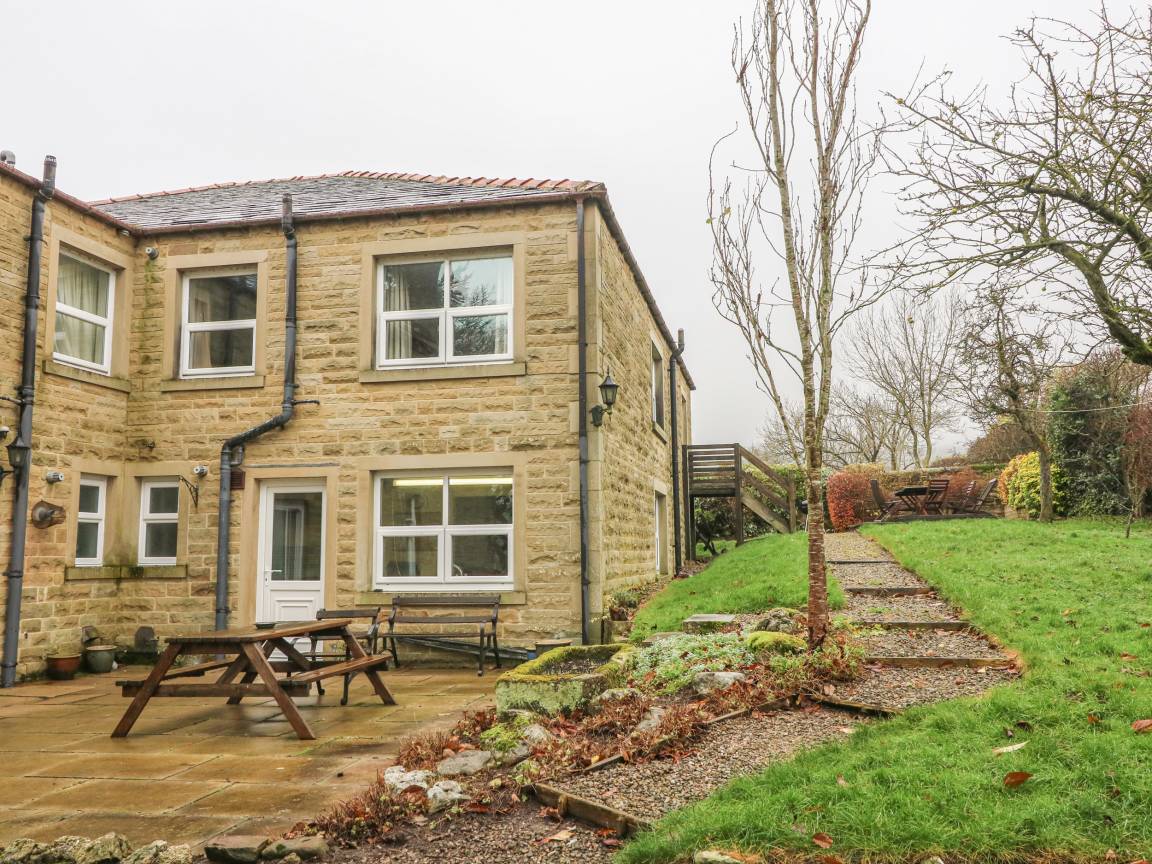 Cottage ∙ 5 Bedrooms ∙ 13 Guests - Skipton