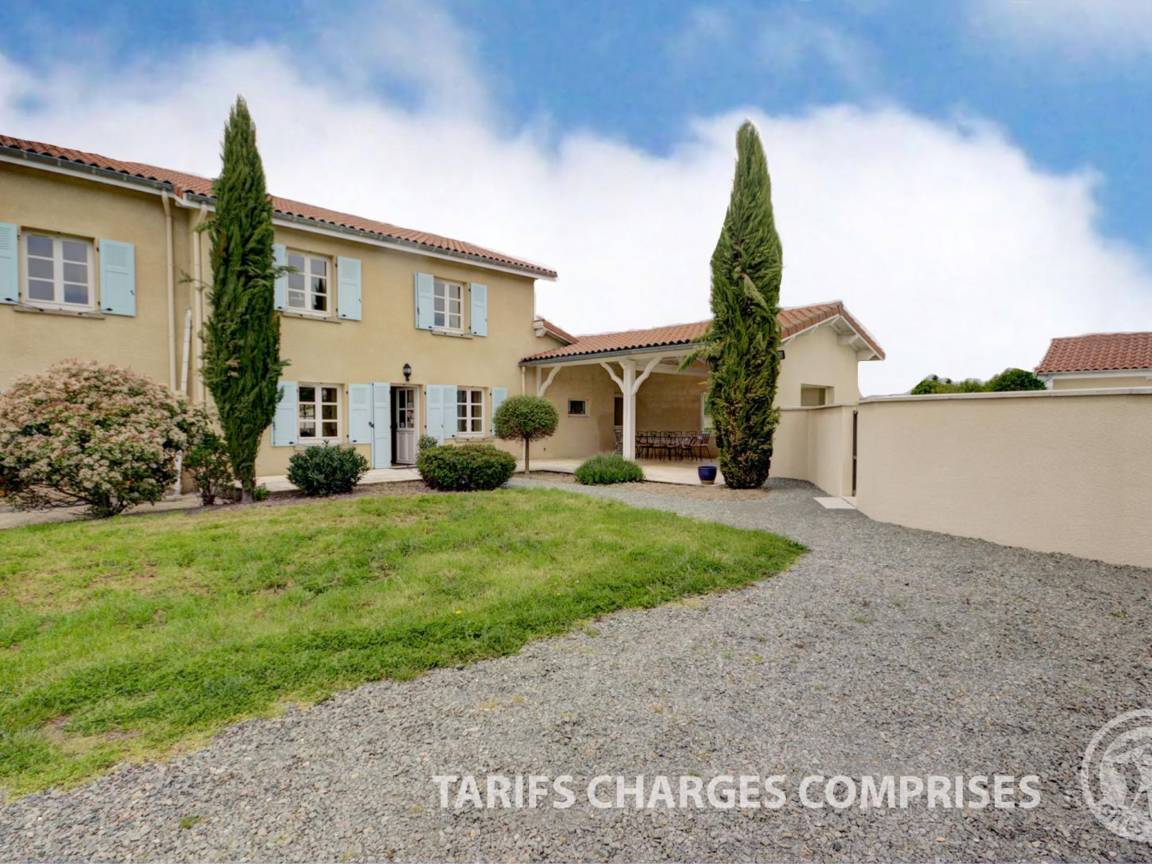 330 M² Cottage ∙ 7 Chambres ∙ 15 Personnes - Saint-Galmier