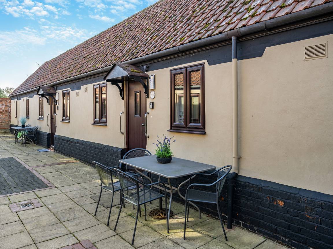 Apartment ∙ 2 Bedrooms ∙ 4 Guests - Colchester Castle