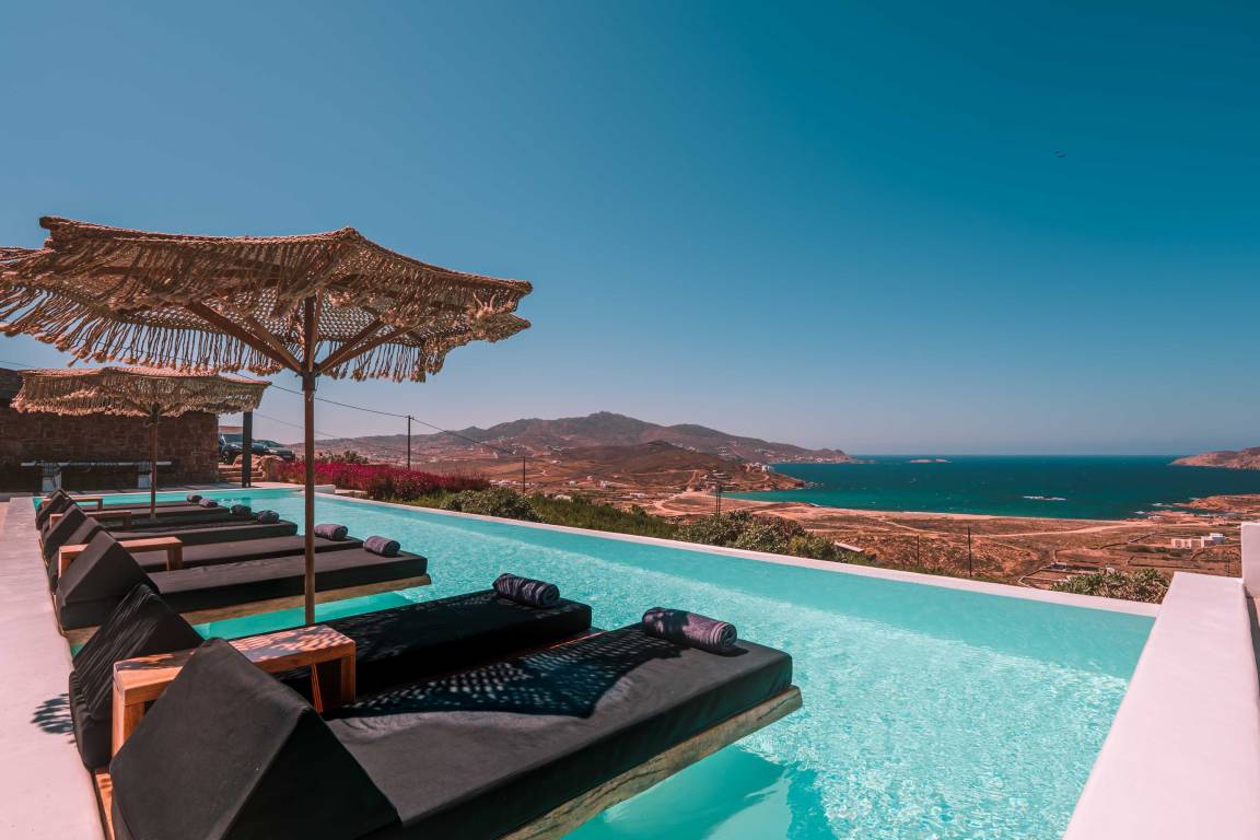 392 M² Villa ∙ 5 Bedrooms ∙ 10 Guests - Mykonos