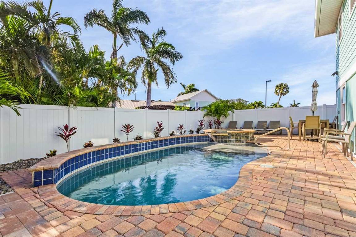 211 M² House ∙ 3 Bedrooms ∙ 12 Guests - Fort Myers Beach, FL