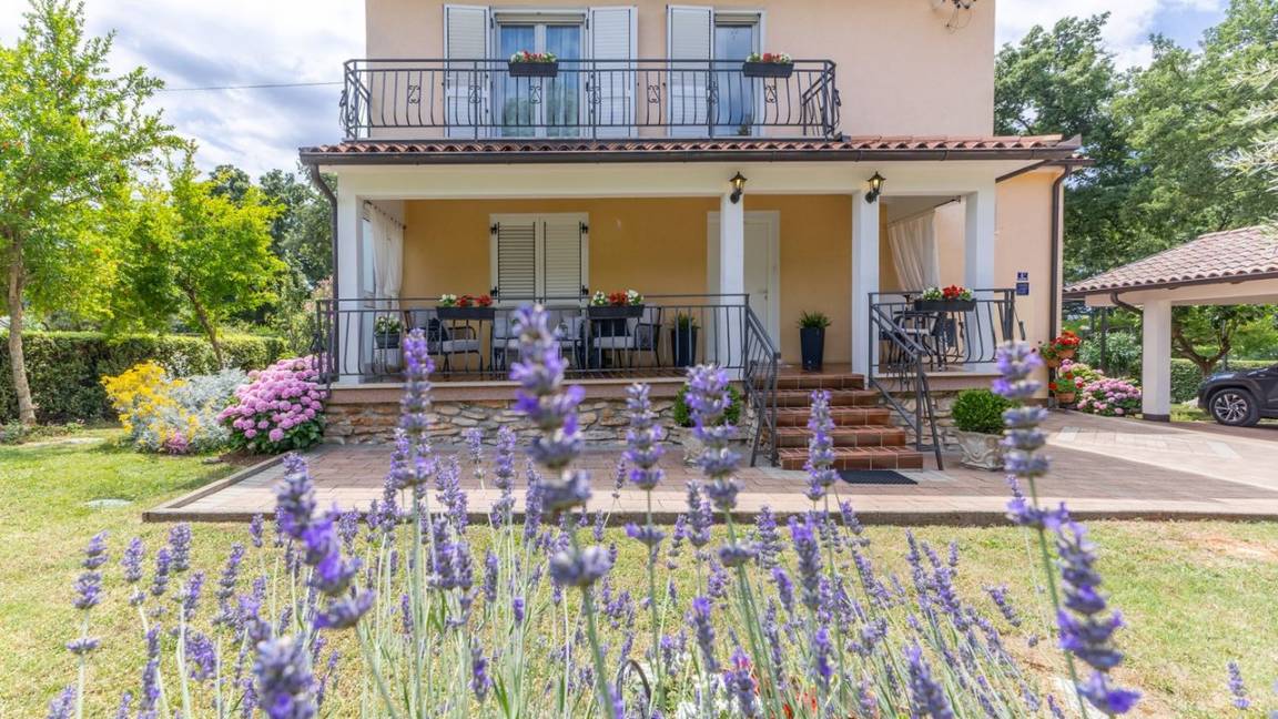 75 M² Appartement ∙ 2 Chambres ∙ 4 Personnes - Parenzo