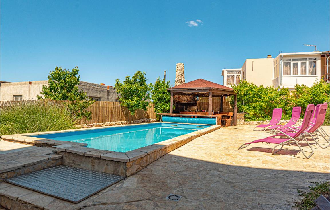 200 M² House ∙ 8 Bedrooms ∙ 16 Guests - Sevid