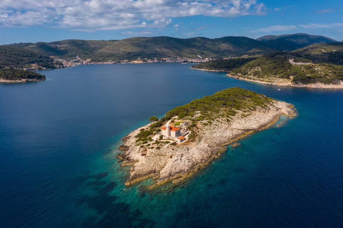 138 M² Villa ∙ 4 Bedrooms ∙ 6 Guests - Vis