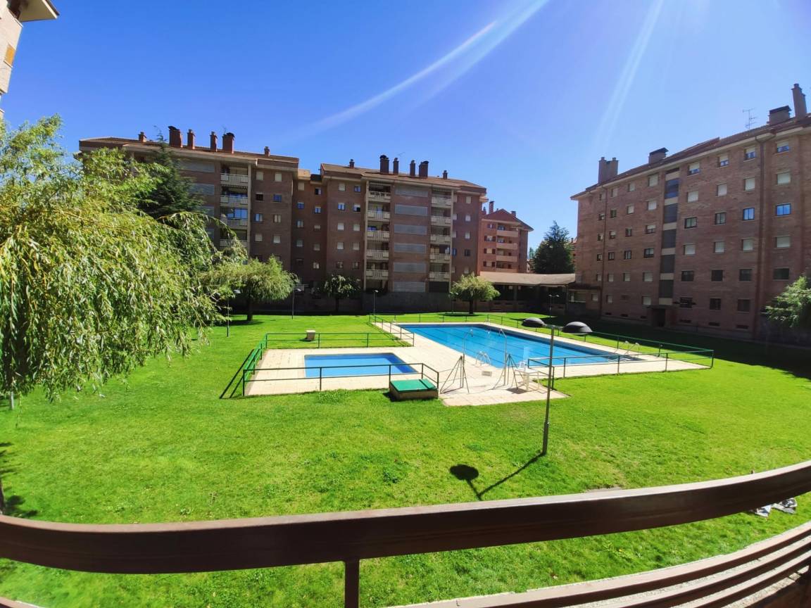85 M² Apartamento ∙ 3 Habitaciones ∙ 5 Huéspedes - Jaca