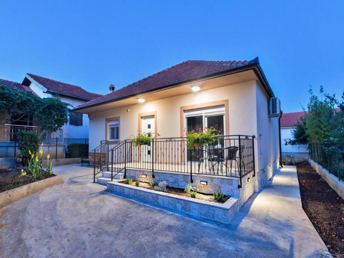 90 M² Huis ∙ 3 Slaapkamers ∙ 8 Gasten - Zadar