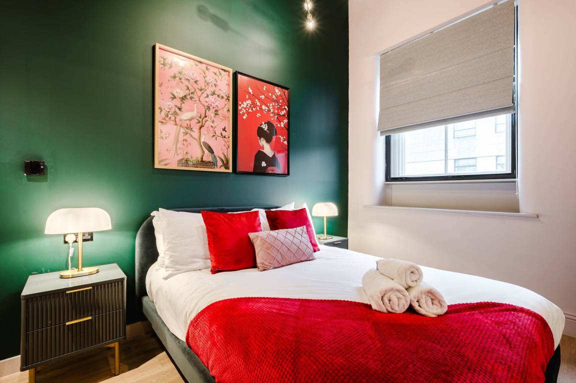 Apartment ∙ 3 Bedrooms ∙ 8 Guests - Oldham