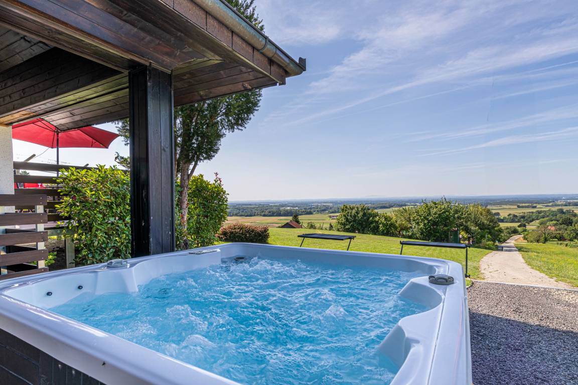 70 M² House ∙ 2 Bedrooms ∙ 5 Guests - Radenci