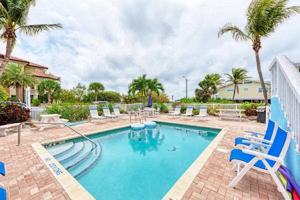 Apartment ∙ 1 Bedroom ∙ 4 Guests - Holmes Beach, FL