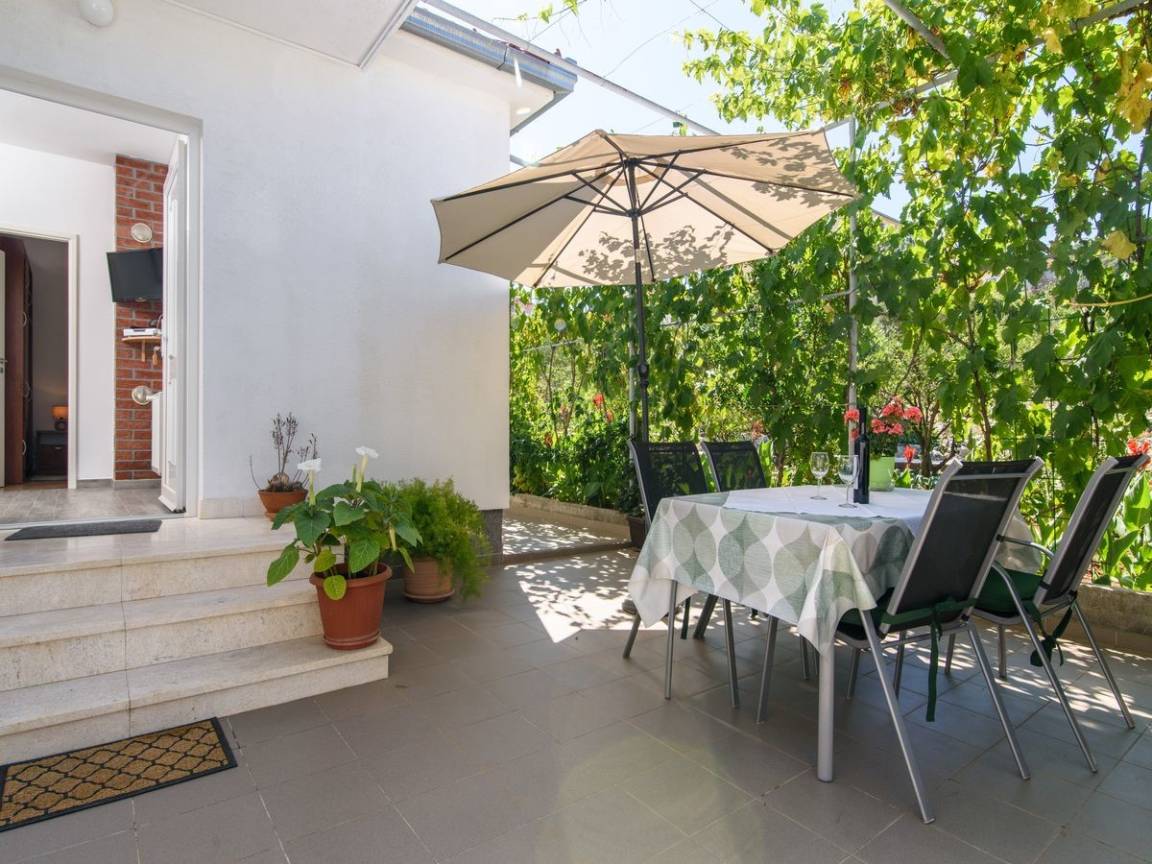 50 M² Apartment ∙ 2 Bedrooms ∙ 4 Guests - Okrug Gornji