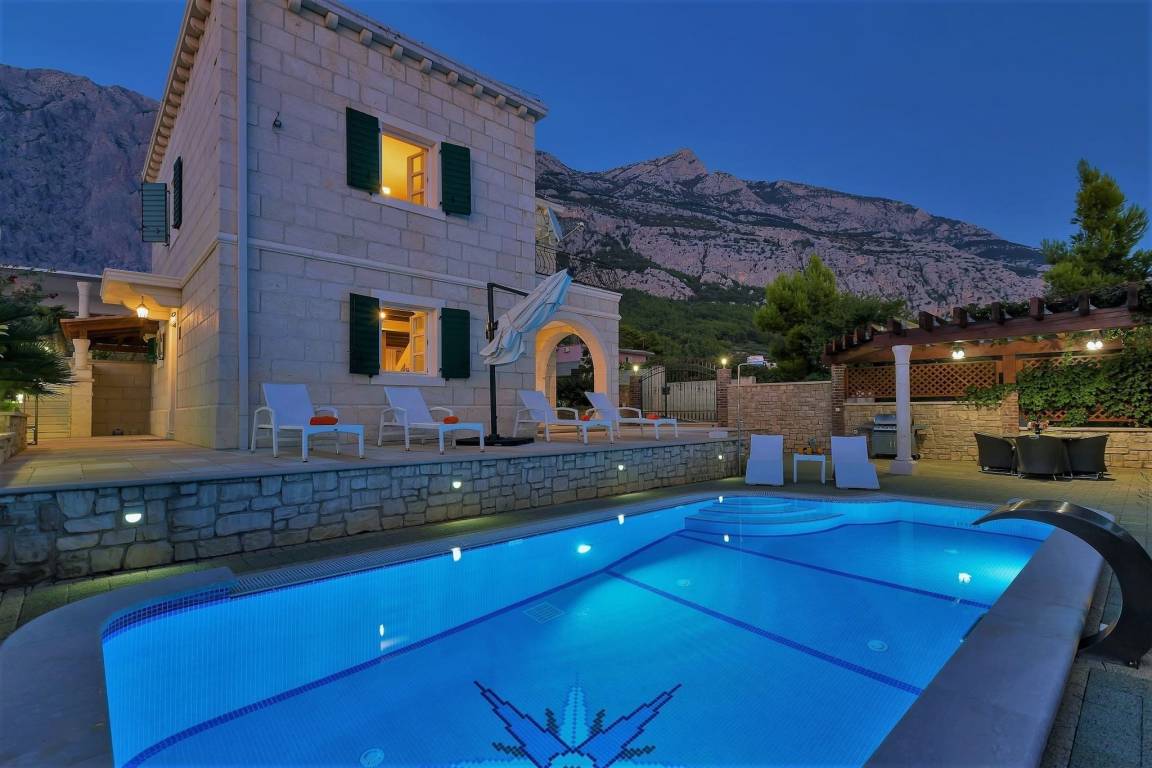 210 M² Villa ∙ 3 Slaapkamers ∙ 8 Gasten - Makarska