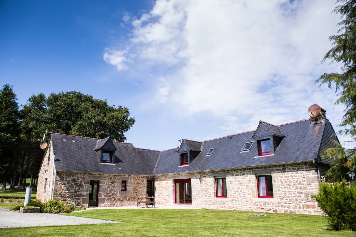 305 M² Maison De Vacances ∙ 4 Chambres ∙ 14 Personnes - Rostrenen