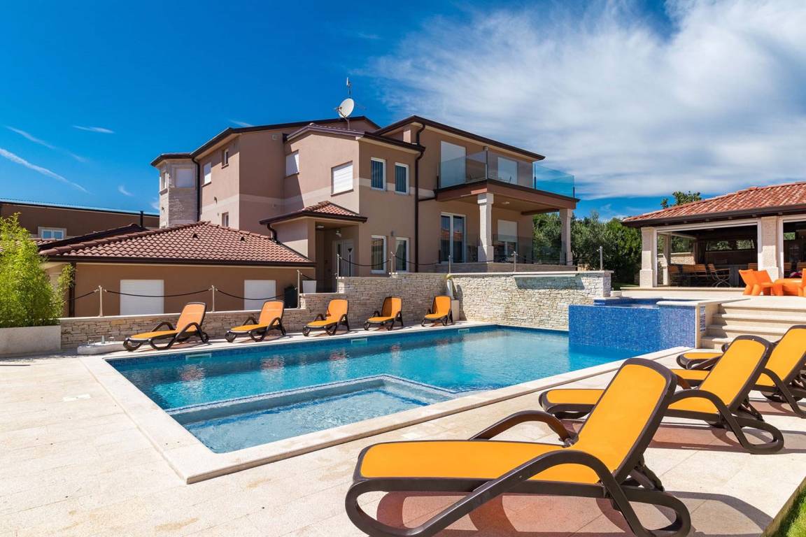 460 M² Villa ∙ 7 Schlafzimmer ∙ 18 Gäste - Pula