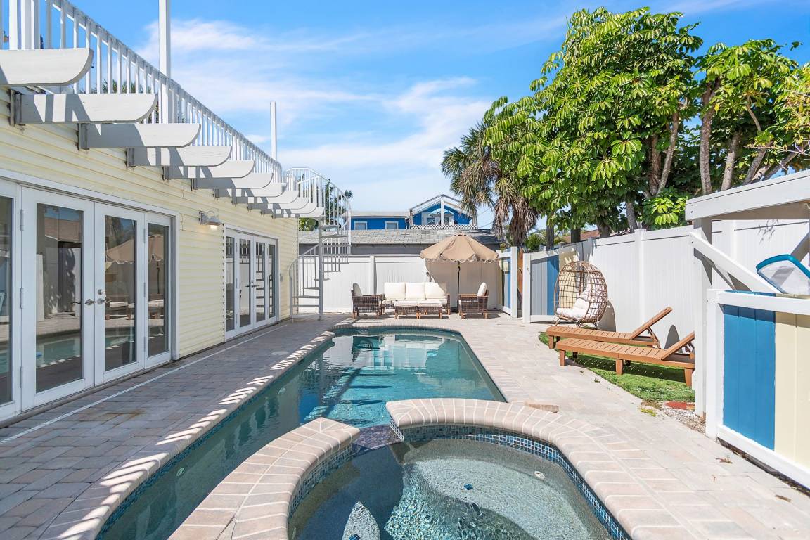 128 M² House ∙ 3 Bedrooms ∙ 8 Guests - St. Petersburg, FL