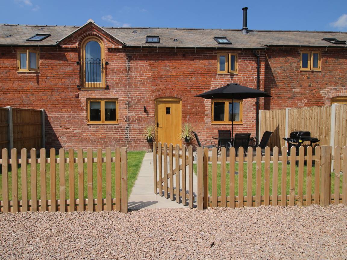 Cottage ∙ 2 Bedrooms ∙ 4 Guests - Whitchurch