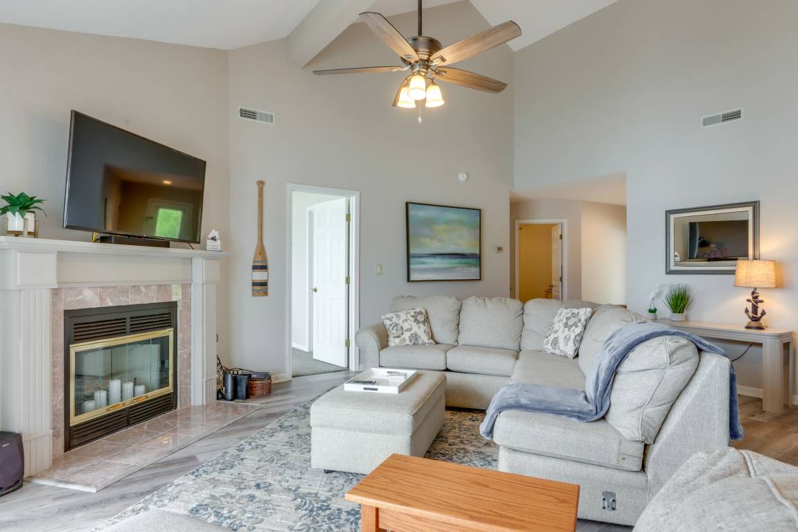 131 M² Apartment ∙ 3 Bedrooms ∙ 7 Guests - Sunrise Beach, MO