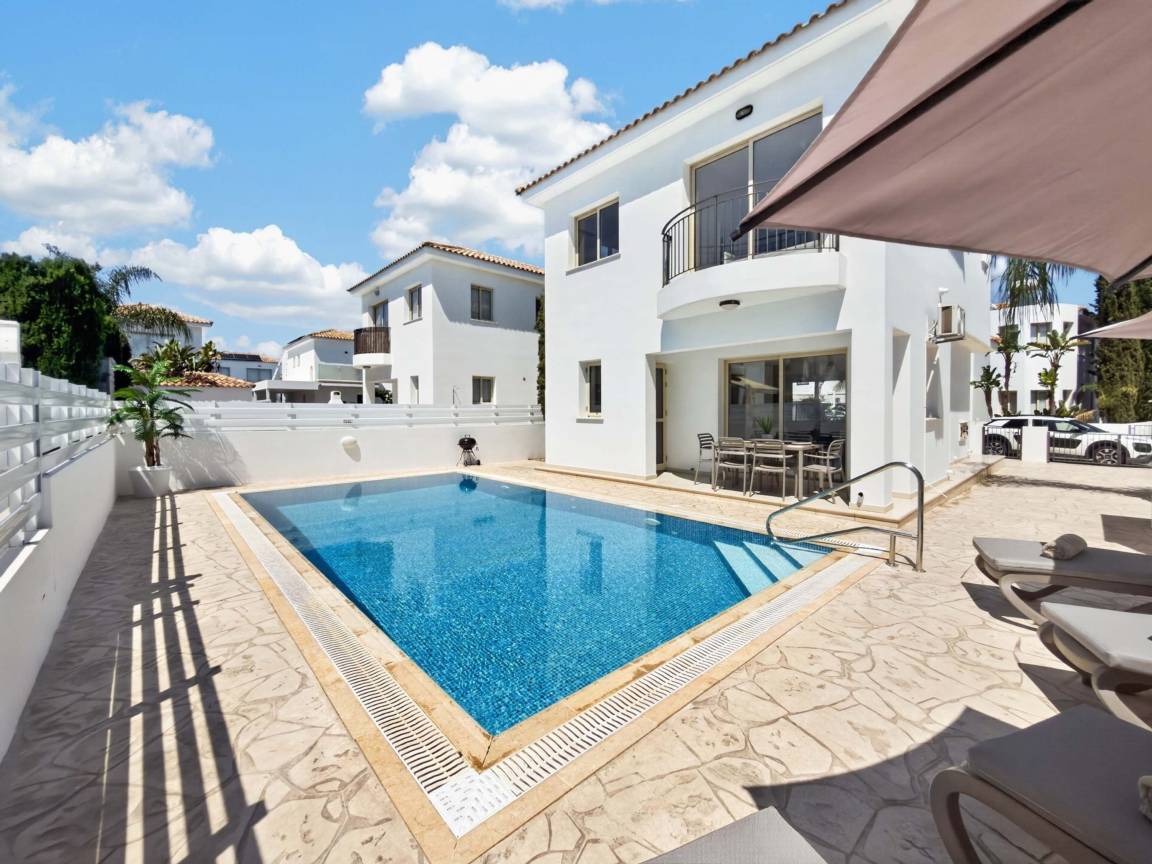 180 M² Apartment ∙ 3 Bedrooms ∙ 6 Guests - Protaras