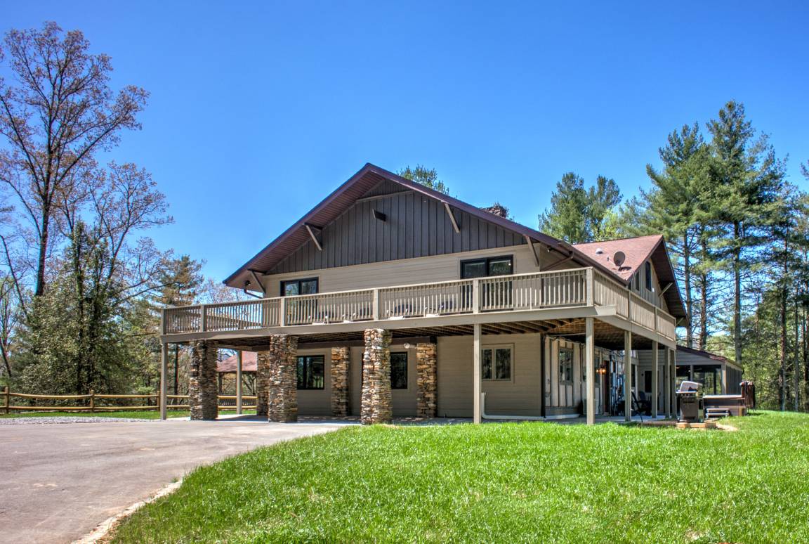 437 M² House ∙ 7 Bedrooms ∙ 15 Guests - Brevard, NC