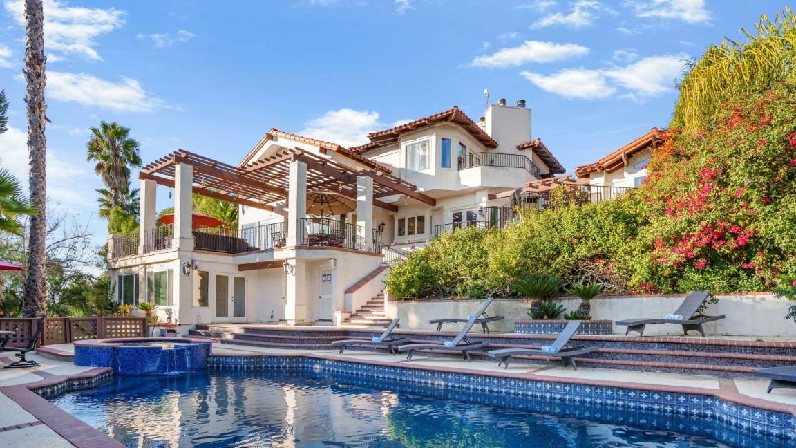 741 M² House ∙ 7 Bedrooms ∙ 19 Guests - San Marcos, CA