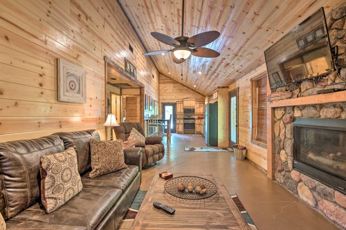 111 M² House ∙ 2 Bedrooms ∙ 6 Guests - Broken Bow, OK