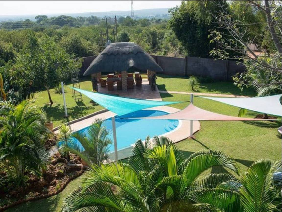 2220 M² Private Room ∙ 1 Bedroom ∙ 4 Guests - Victoria Falls