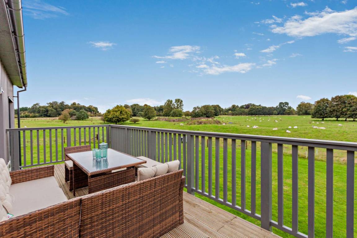 Apartment ∙ 3 Bedrooms ∙ 6 Guests - Warminster