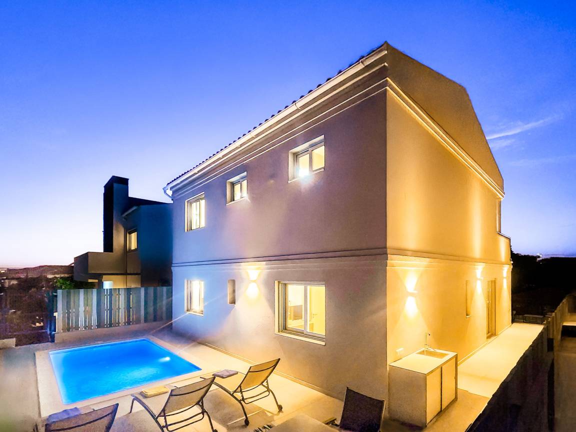 222 M² Villa ∙ 5 Makuuhuonetta ∙ 10 Vierasta - Quarteira
