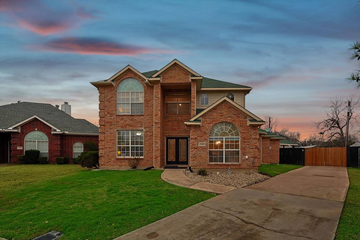 261 M² House ∙ 5 Bedrooms ∙ 11 Guests - Irving