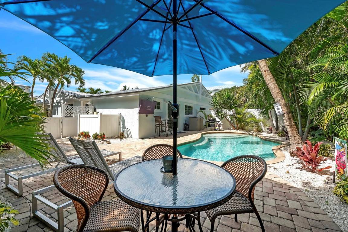 Cottage ∙ 3 Bedrooms ∙ 6 Guests - Longboat Key, FL