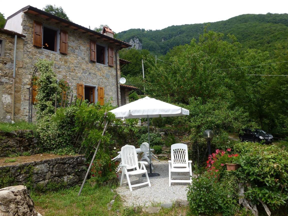 75 M² Ferienhaus ∙ 2 Schlafzimmer ∙ 4 Gäste - Camaiore