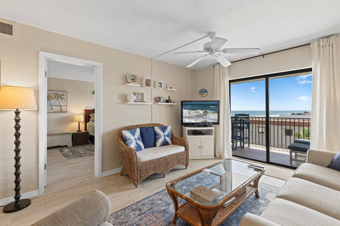 Condo ∙ 2 Bedrooms ∙ 5 Guests - New Smyrna Beach, FL