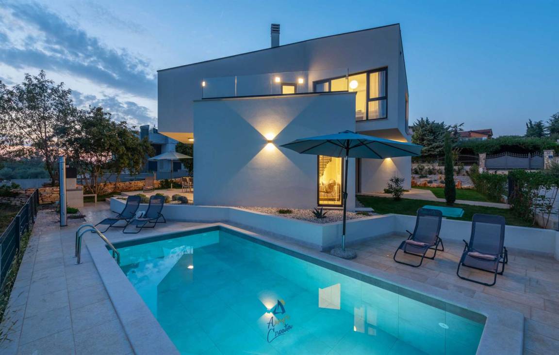 180 M² Villa ∙ 4 Bedrooms ∙ 10 Guests - Novigrad