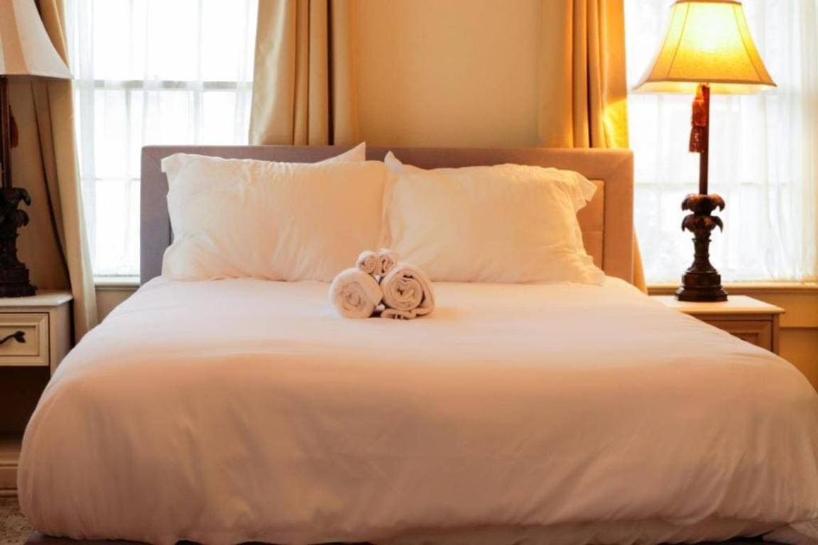 Apartment ∙ 10 Bedrooms ∙ 22 Guests - Lafayette, LA