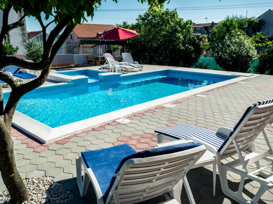 250 M² Ferienhaus ∙ 6 Schlafzimmer ∙ 12 Gäste - Trpanj