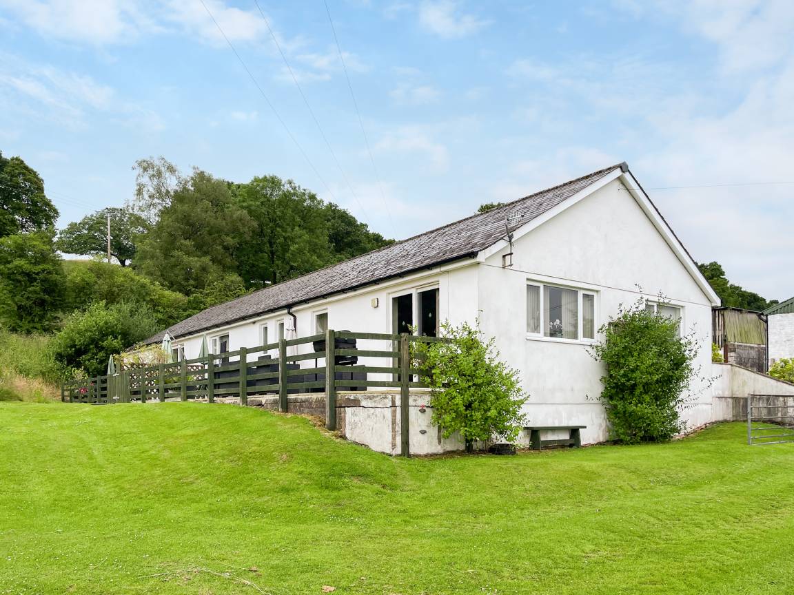 Cottage ∙ 3 Bedrooms ∙ 7 Guests - Newton Stewart