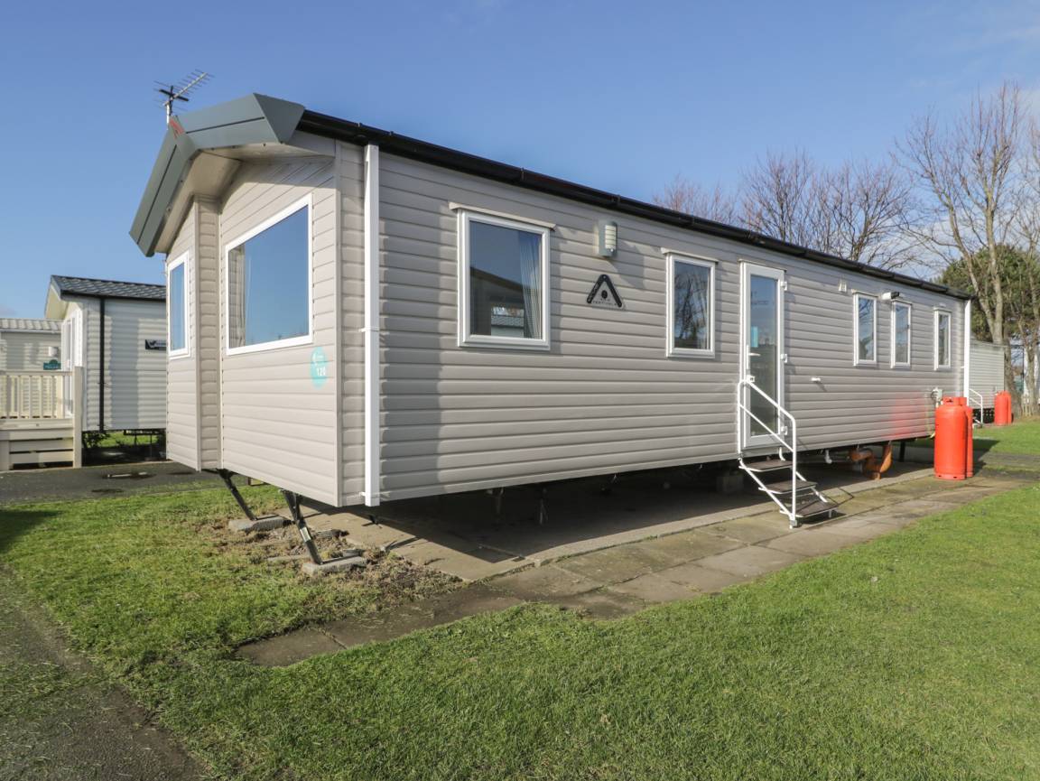 Cottage ∙ 3 Bedrooms ∙ 8 Guests - Prestatyn