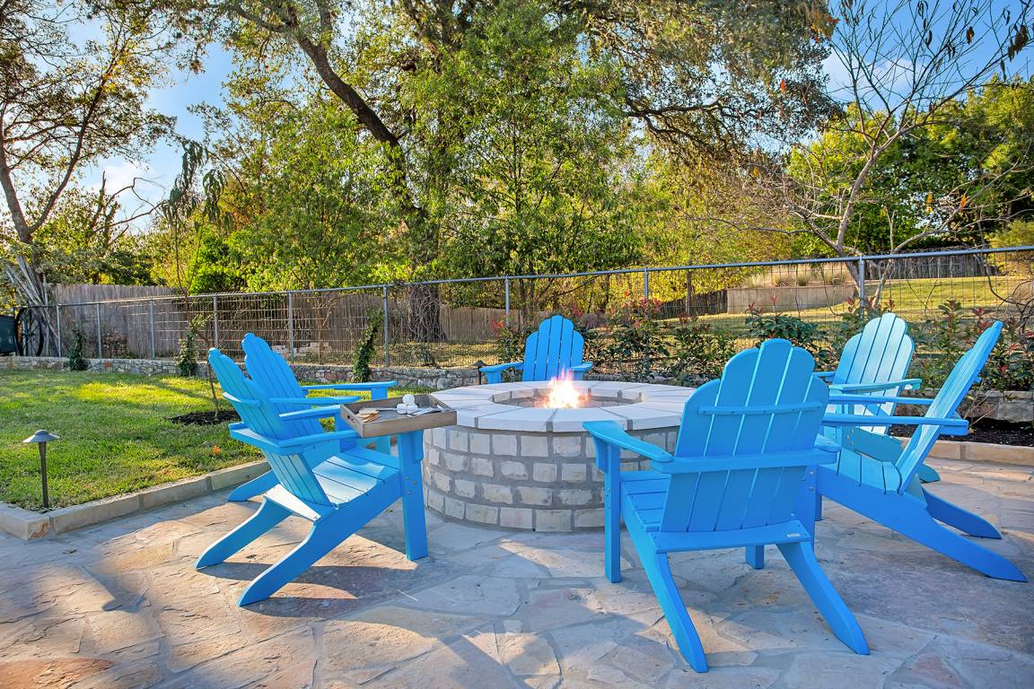 House ∙ 2 Bedrooms ∙ 6 Guests - Fredericksburg