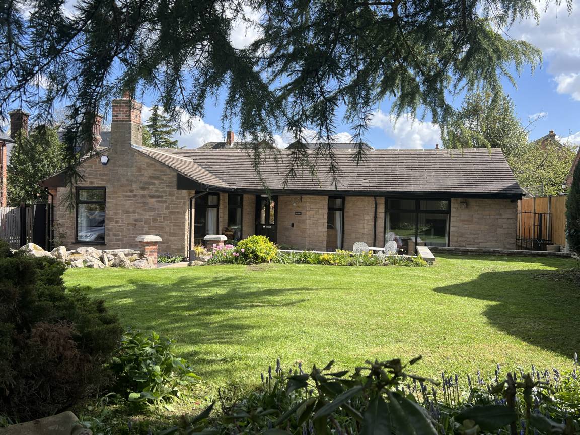 Cottage ∙ 4 Bedrooms ∙ 5 Guests - Chesterfield