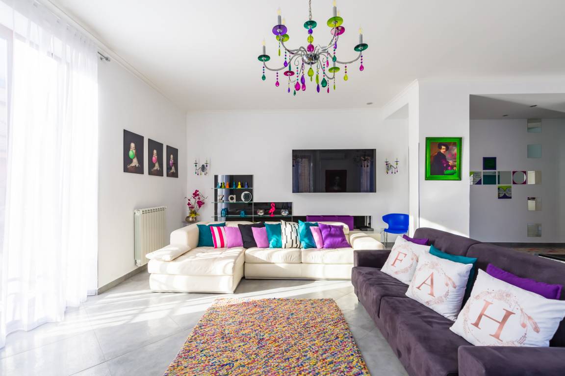 179 M² Huoneisto ∙ 3 Makuuhuonetta ∙ 8 Vierasta - Napoli