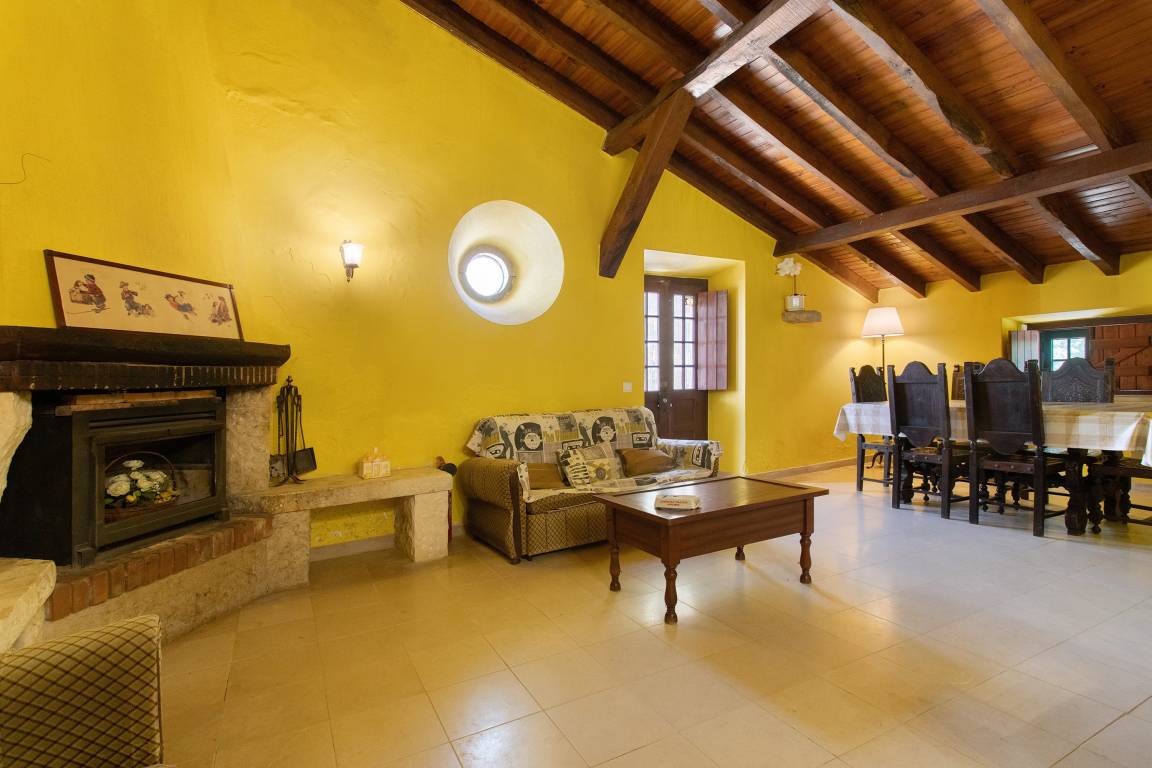 100 M² Casa ∙ 2 Quartos ∙ 4 Hóspedes - Alenquer